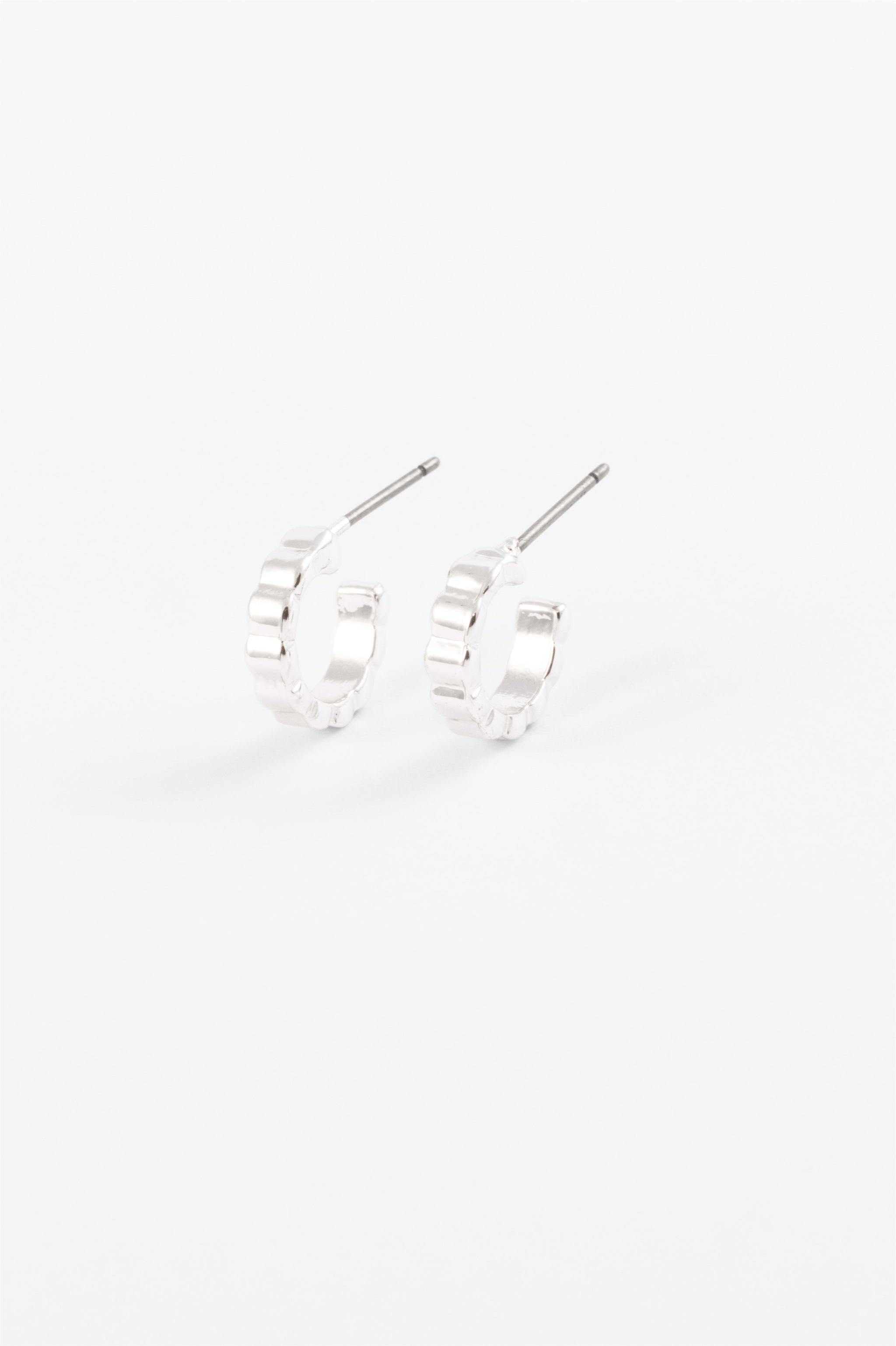 SILVER SMALL C SHAPED HOOP WITH RIDIGID BUBBLE EDG