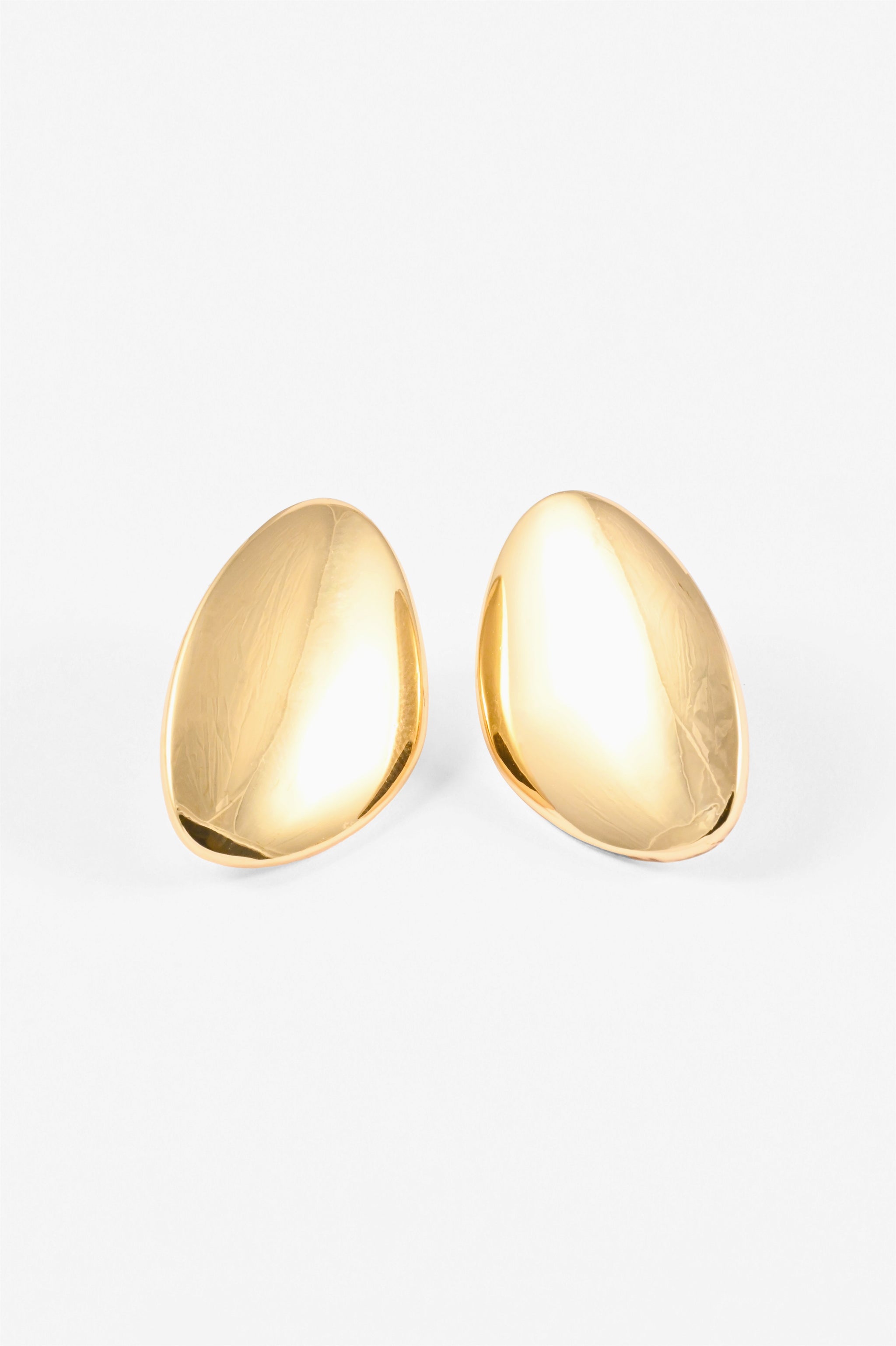 GOLD ALMOND SHAPED STUD EARRING