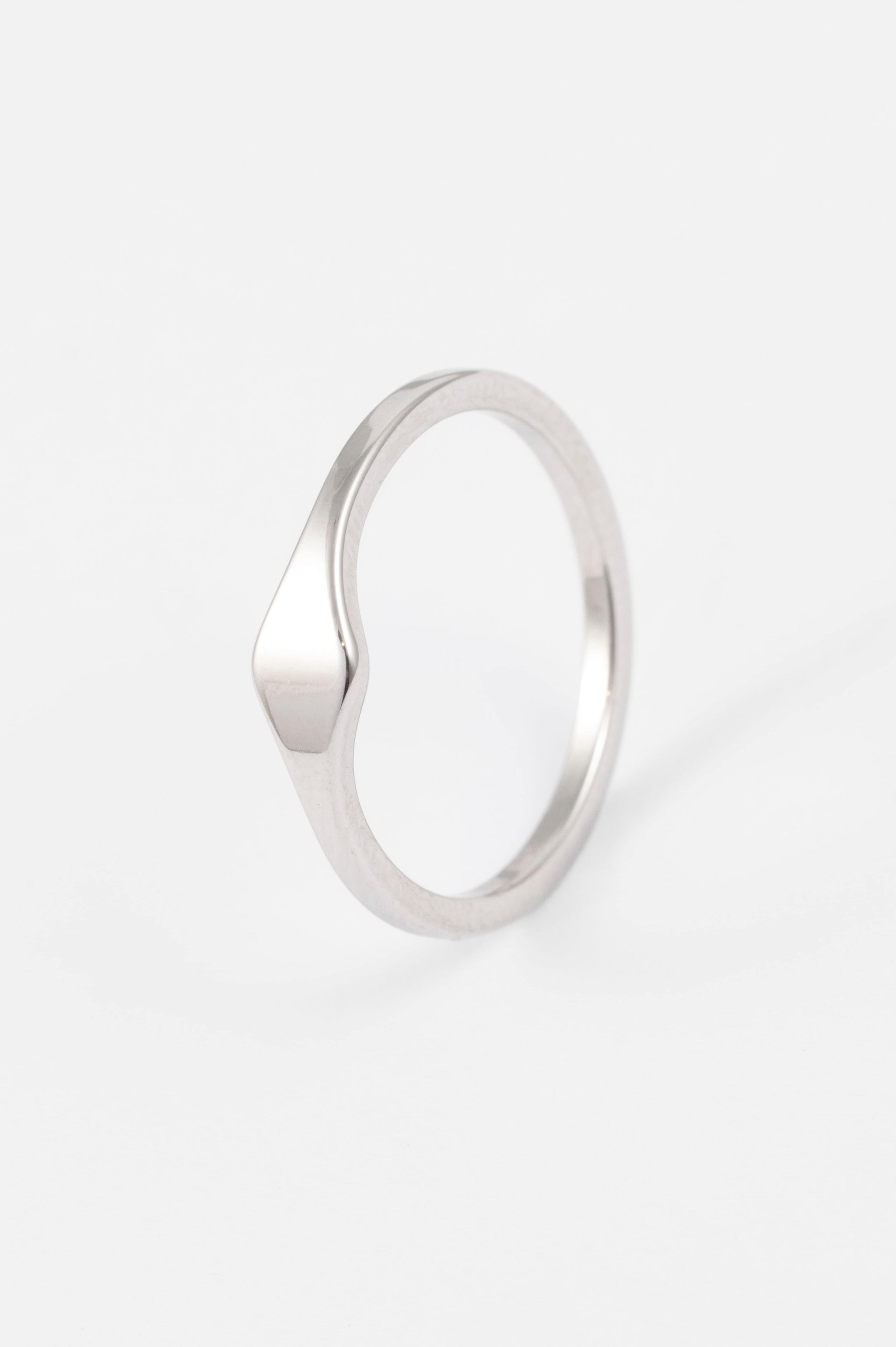 WATERPROOF SILVER FINE ROUND SIGNET RING - SM